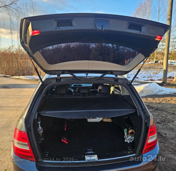 Grey Mercedes-Benz C-Class 2014 in Tallinn, with an engine capacity of 2.10 L and mileage of 411 thousand km for 6500 €, photo 9 on AUTOMOTO.COM.LV
