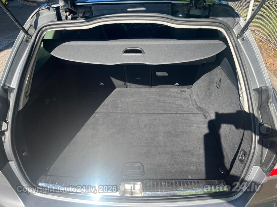 Grey Mercedes-Benz C-Class 2014 in Tartu, with an engine capacity of 2.10 L and mileage of 279 thousand km for 9900 €, photo 9 on AUTOMOTO.COM.LV