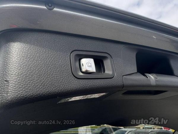 Pelēks Mercedes-Benz C-Class 2015 Tallina, ar dzinēja tilpumu 2.10 L un nobraukumu 240 tūkst. km par 14000 €, foto 11 vietnē AUTOMOTO.COM.LV