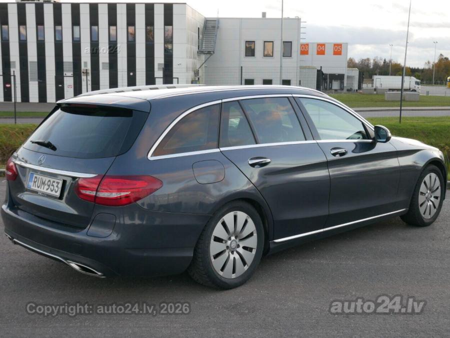 Pelēks Mercedes-Benz C-Class 2015 Tallina, ar dzinēja tilpumu 2.00 L un nobraukumu 130 tūkst. km par 18499 €, foto 4 vietnē AUTOMOTO.COM.LV