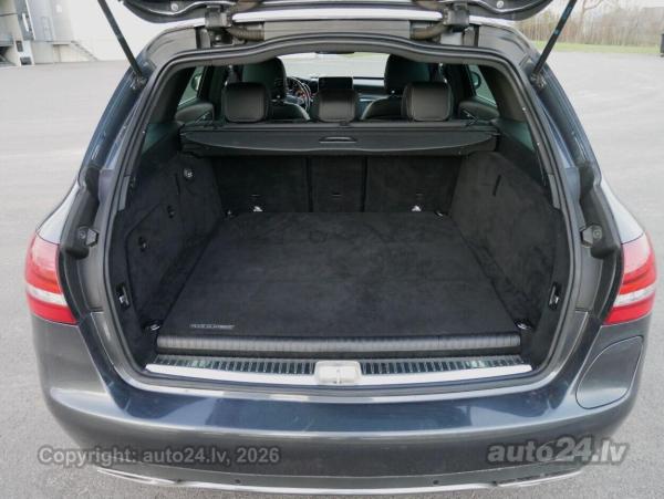 Grey Mercedes-Benz C-Class 2015 in Tallinn, with an engine capacity of 2.00 L and mileage of 130 thousand km for 18499 €, photo 11 on AUTOMOTO.COM.LV