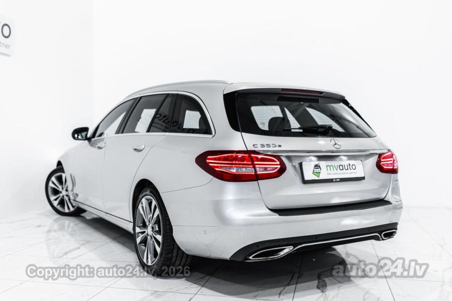 Pelēks Mercedes-Benz C-Class 2015 Tallina, ar dzinēja tilpumu 2.00 L un nobraukumu 245 tūkst. km par 8990 €, foto 9 vietnē AUTOMOTO.COM.LV