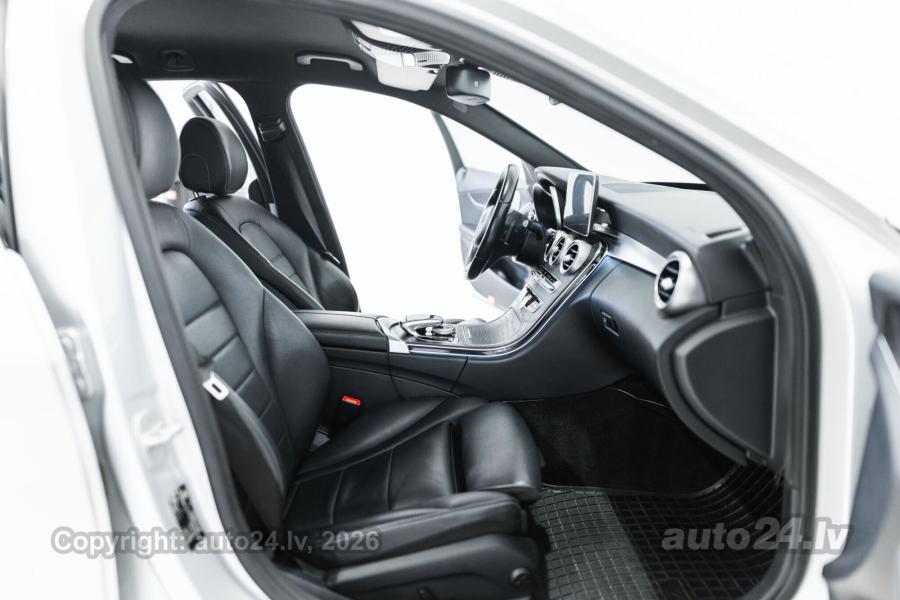 Pelēks Mercedes-Benz C-Class 2015 Tallina, ar dzinēja tilpumu 2.00 L un nobraukumu 245 tūkst. km par 8990 €, foto 17 vietnē AUTOMOTO.COM.LV