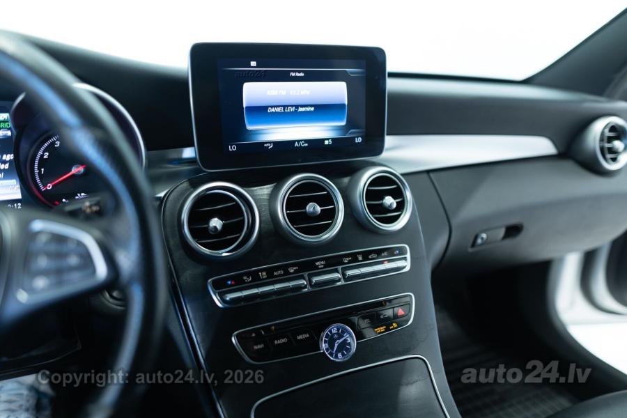 Pelēks Mercedes-Benz C-Class 2015 Tallina, ar dzinēja tilpumu 2.00 L un nobraukumu 245 tūkst. km par 8990 €, foto 22 vietnē AUTOMOTO.COM.LV