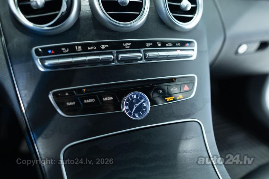 Pelēks Mercedes-Benz C-Class 2015 Tallina, ar dzinēja tilpumu 2.00 L un nobraukumu 245 tūkst. km par 8990 €, foto 23 vietnē AUTOMOTO.COM.LV