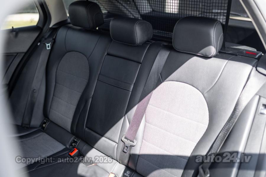 Pelēks Mercedes-Benz C-Class 2015 Tallina, ar dzinēja tilpumu 2.00 L un nobraukumu 290 tūkst. km par 9000 €, foto 20 vietnē AUTOMOTO.COM.LV