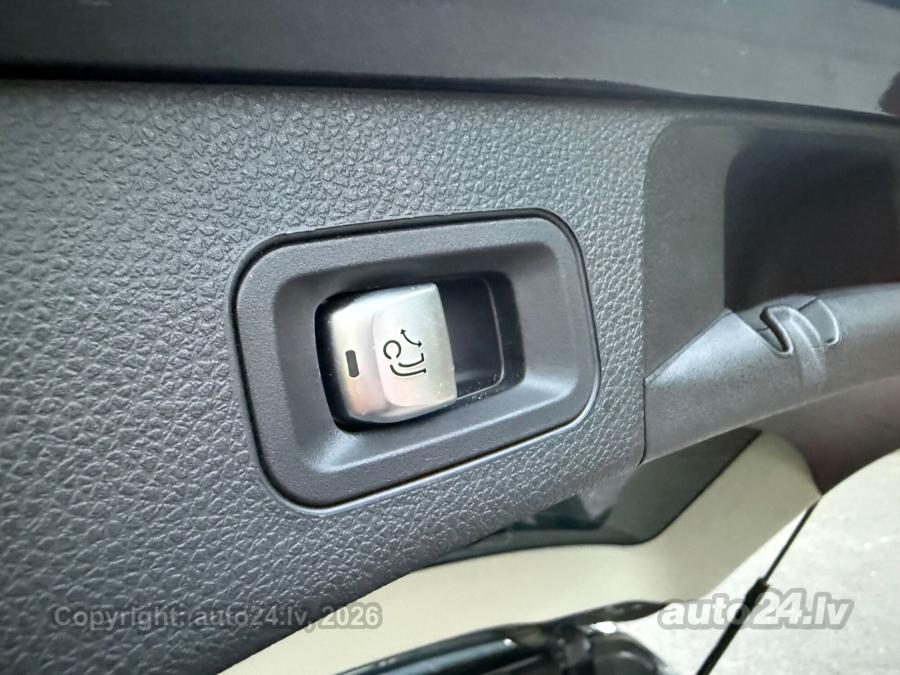 Pelēks Mercedes-Benz C-Class 2015 Tartu, ar dzinēja tilpumu 2.10 L un nobraukumu 234 tūkst. km par 11900 €, foto 25 vietnē AUTOMOTO.COM.LV