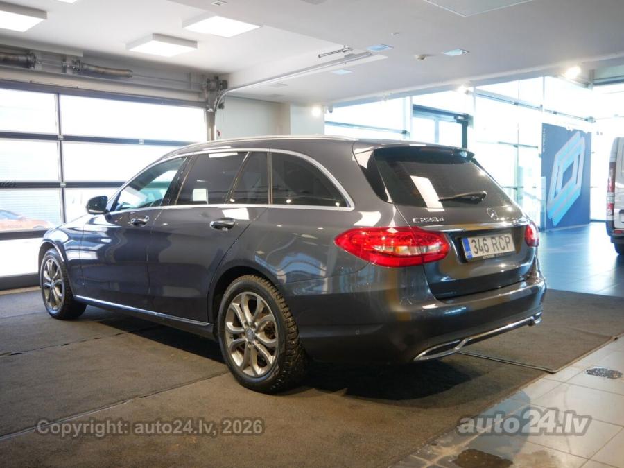 Grey Mercedes-Benz C-Class 2016 in Tallinn, with an engine capacity of 2.10 L and mileage of 307 thousand km for 12990 €, photo 4 on AUTOMOTO.COM.LV