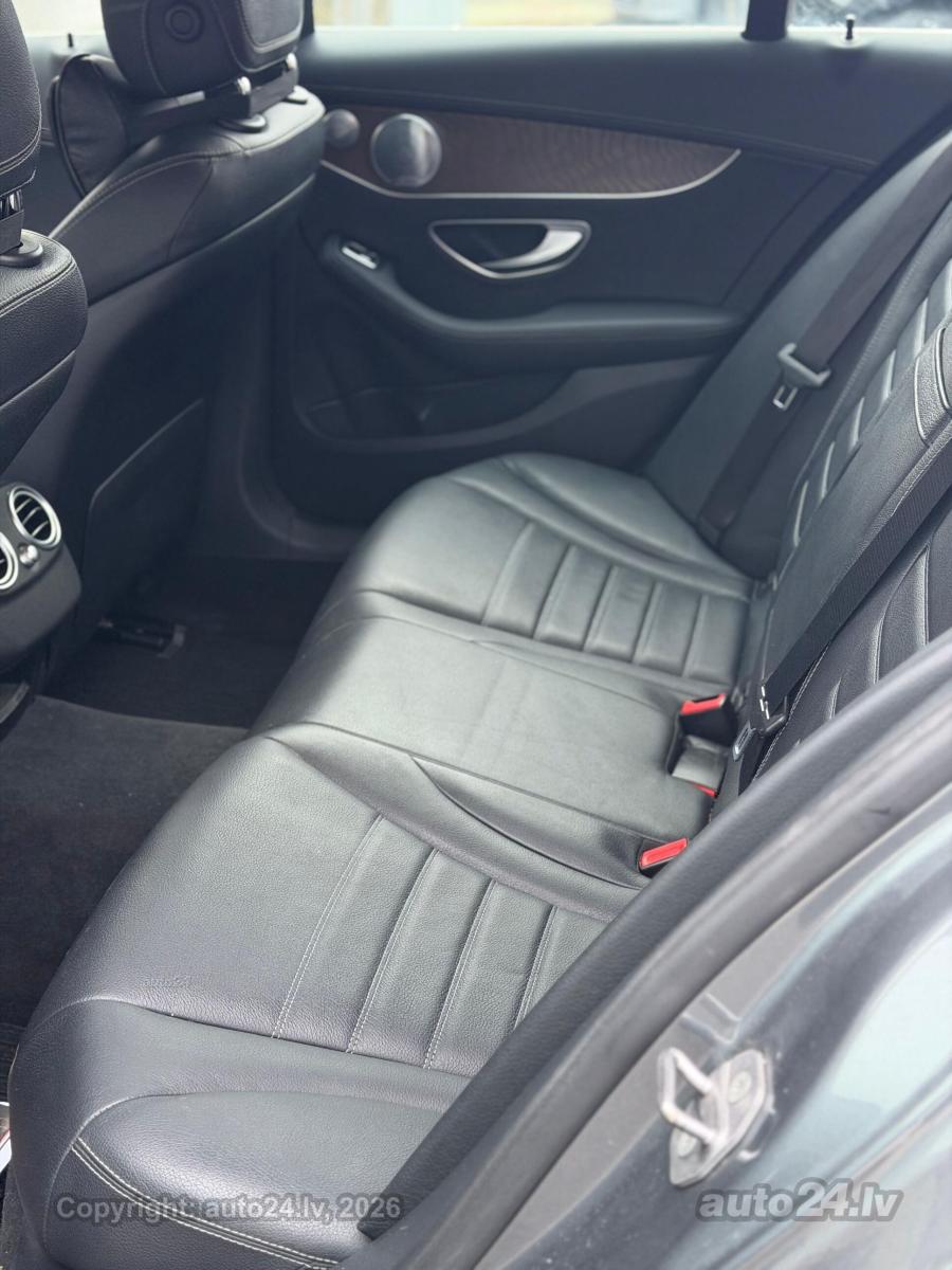 Pelēks Mercedes-Benz C-Class 2016 Rīga, ar dzinēja tilpumu 2.20 L un nobraukumu 300 tūkst. km par 13000 €, foto 8 vietnē AUTOMOTO.COM.LV