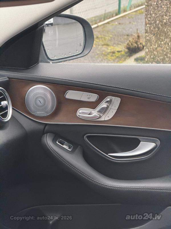 Grey Mercedes-Benz C-Class 2016 in Riga, with an engine capacity of 2.20 L and mileage of 300 thousand km for 13000 €, photo 10 on AUTOMOTO.COM.LV