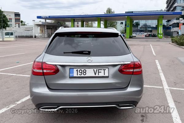 Pelēks Mercedes-Benz C-Class 2016 Tallina, ar dzinēja tilpumu 2.10 L un nobraukumu 243 tūkst. km par 15000 €, foto 5 vietnē AUTOMOTO.COM.LV