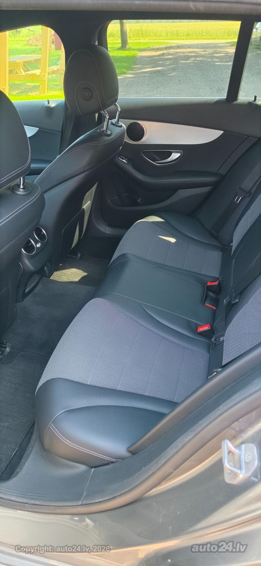 Grey Mercedes-Benz C-Class 2016 in Tartu, with an engine capacity of 2.10 L and mileage of 234 thousand km for 17000 €, photo 25 on AUTOMOTO.COM.LV