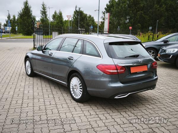 Grey Mercedes-Benz C-Class 2016 in Tartu, with an engine capacity of 2.10 L and mileage of 205 thousand km for 13500 €, photo 3 on AUTOMOTO.COM.LV