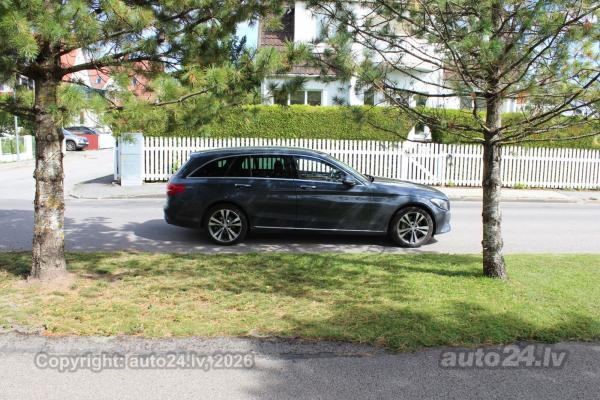 Grey Mercedes-Benz C-Class 2016 in Tallinn, with an engine capacity of 2.00 L and mileage of 275 thousand km for 12000 €, photo 6 on AUTOMOTO.COM.LV