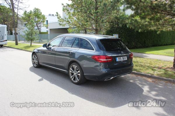 Grey Mercedes-Benz C-Class 2016 in Tallinn, with an engine capacity of 2.00 L and mileage of 275 thousand km for 12000 €, photo 8 on AUTOMOTO.COM.LV
