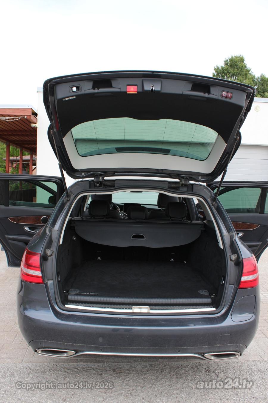 Grey Mercedes-Benz C-Class 2016 in Tallinn, with an engine capacity of 2.00 L and mileage of 275 thousand km for 12000 €, photo 16 on AUTOMOTO.COM.LV