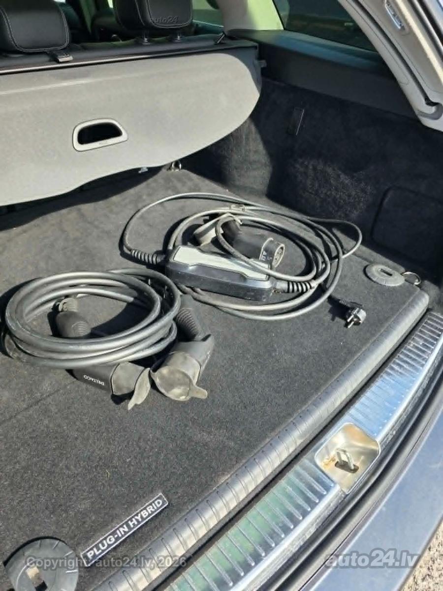 Grey Mercedes-Benz C-Class 2016 in Tallinn, with an engine capacity of 2.00 L and mileage of 275 thousand km for 12000 €, photo 19 on AUTOMOTO.COM.LV