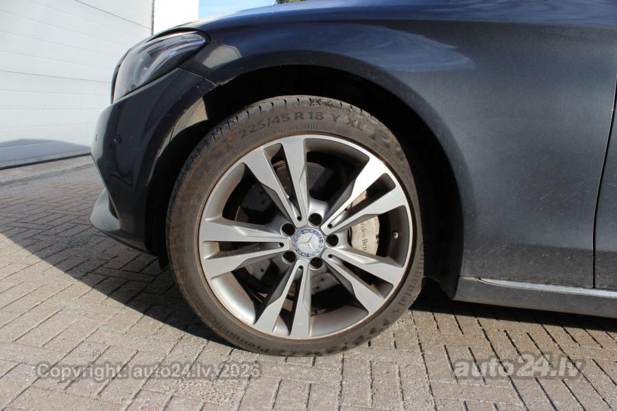 Grey Mercedes-Benz C-Class 2016 in Tallinn, with an engine capacity of 2.00 L and mileage of 275 thousand km for 12000 €, photo 21 on AUTOMOTO.COM.LV