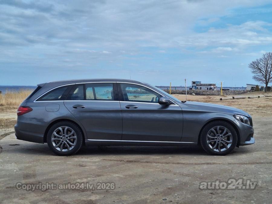 Grey Mercedes-Benz C-Class 2017 in Tallinn, with an engine capacity of 2.10 L and mileage of 309 thousand km for 11500 €, photo 4 on AUTOMOTO.COM.LV