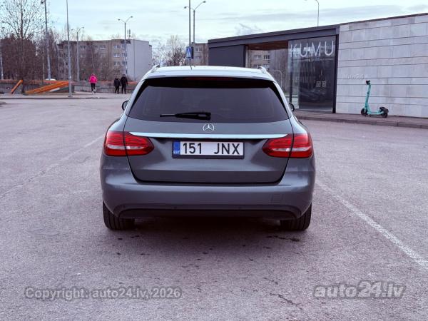 Grey Mercedes-Benz C-Class 2017 in Tallinn, with an engine capacity of 2.10 L and mileage of 235 thousand km for 17900 €, photo 5 on AUTOMOTO.COM.LV