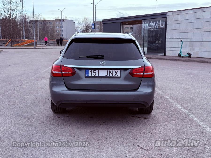 Grey Mercedes-Benz C-Class 2017 in Tallinn, with an engine capacity of 2.10 L and mileage of 235 thousand km for 17900 €, photo 6 on AUTOMOTO.COM.LV