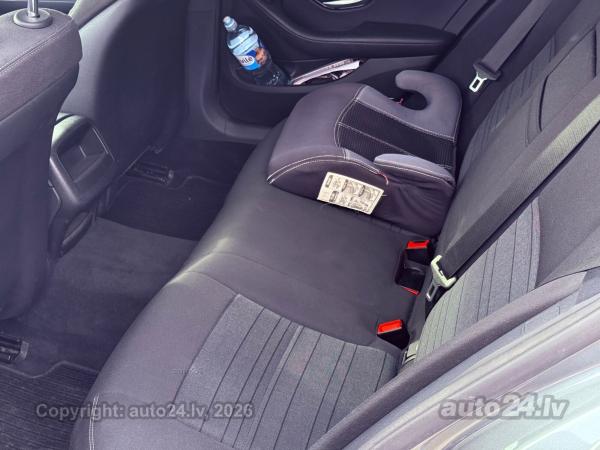 Grey Mercedes-Benz C-Class 2017 in Tallinn, with an engine capacity of 2.10 L and mileage of 235 thousand km for 17900 €, photo 8 on AUTOMOTO.COM.LV