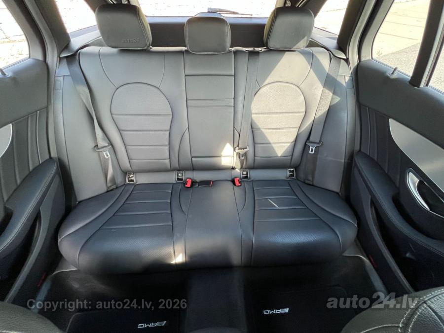 Pelēks Mercedes-Benz C-Class 2018 Tallina, ar dzinēja tilpumu 2.00 L un nobraukumu 239 tūkst. km par 14500 €, foto 18 vietnē AUTOMOTO.COM.LV