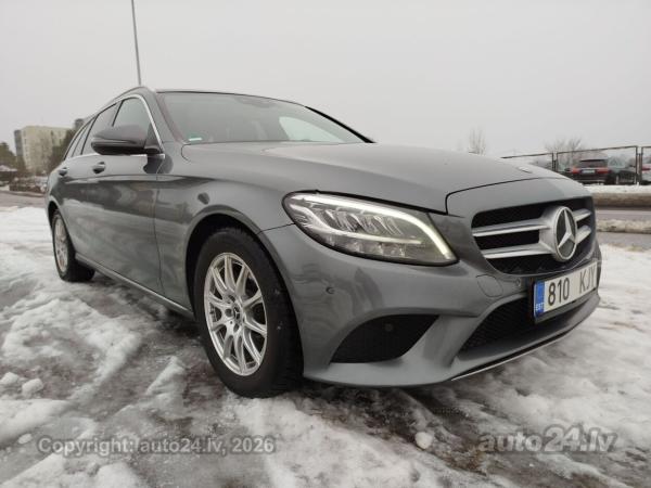 Grey Mercedes-Benz C-Class 2019 in Tallinn, with an engine capacity of 2.00 L and mileage of 184 thousand km for 14999 €, photo 3 on AUTOMOTO.COM.LV