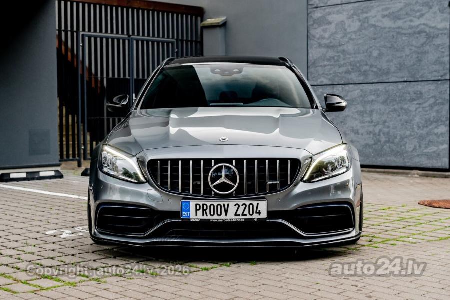 Pelēks Mercedes-Benz C-Class 2019 Pērnava, ar dzinēja tilpumu 4.00 L un nobraukumu 127 tūkst. km par 41900 €, foto 4 vietnē AUTOMOTO.COM.LV