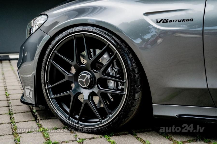 Pelēks Mercedes-Benz C-Class 2019 Pērnava, ar dzinēja tilpumu 4.00 L un nobraukumu 127 tūkst. km par 41900 €, foto 13 vietnē AUTOMOTO.COM.LV