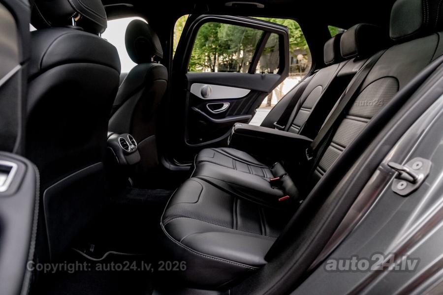Pelēks Mercedes-Benz C-Class 2019 Pērnava, ar dzinēja tilpumu 4.00 L un nobraukumu 127 tūkst. km par 41900 €, foto 23 vietnē AUTOMOTO.COM.LV