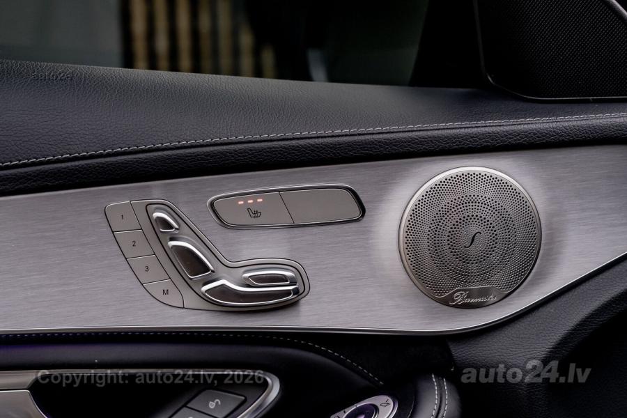 Pelēks Mercedes-Benz C-Class 2019 Pērnava, ar dzinēja tilpumu 4.00 L un nobraukumu 127 tūkst. km par 41900 €, foto 26 vietnē AUTOMOTO.COM.LV