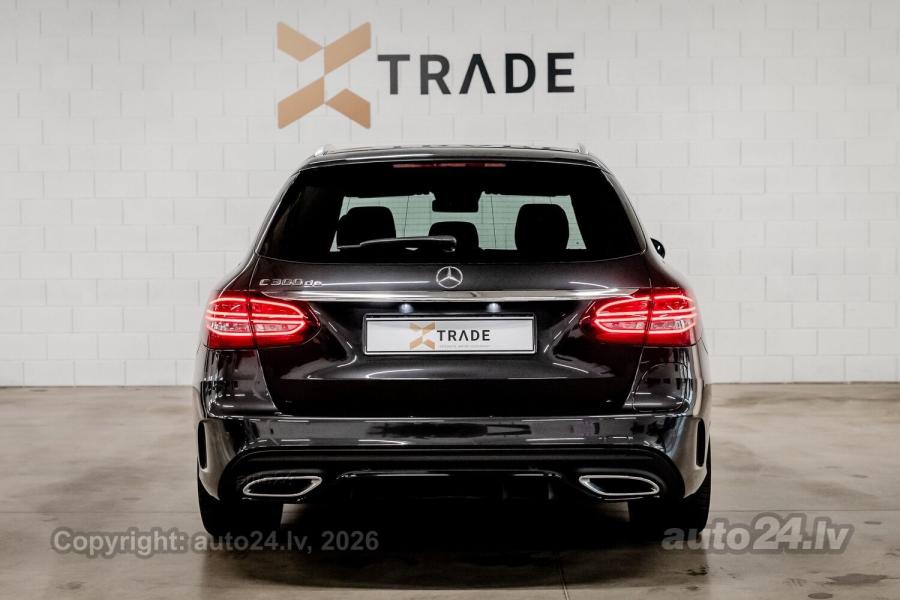 Grey Mercedes-Benz C-Class 2019 in Parnu, with an engine capacity of 2.00 L and mileage of 209 thousand km for 16790 €, photo 4 on AUTOMOTO.COM.LV
