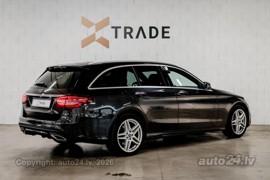 Grey Mercedes-Benz C-Class 2019 in Parnu, with an engine capacity of 2.00 L and mileage of 209 thousand km for 16790 €, photo 8 on AUTOMOTO.COM.LV