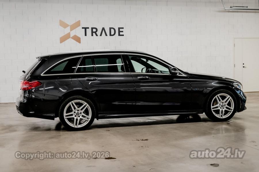 Grey Mercedes-Benz C-Class 2019 in Parnu, with an engine capacity of 2.00 L and mileage of 209 thousand km for 16790 €, photo 10 on AUTOMOTO.COM.LV