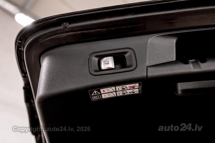 Grey Mercedes-Benz C-Class 2019 in Parnu, with an engine capacity of 2.00 L and mileage of 209 thousand km for 16790 €, photo 28 on AUTOMOTO.COM.LV