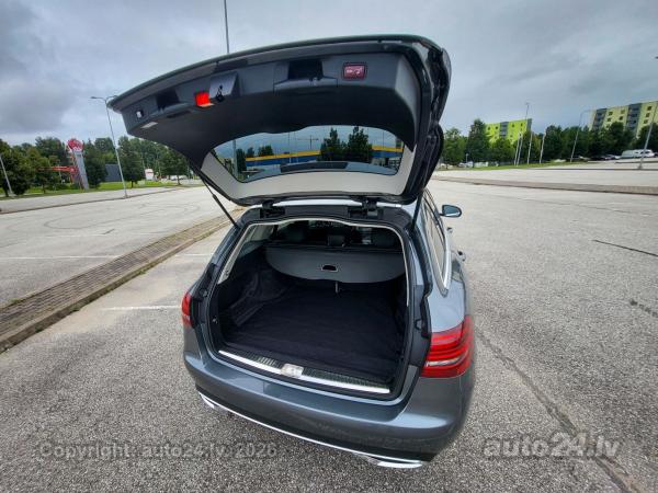 Pelēks Mercedes-Benz C-Class 2019 Tallina, ar dzinēja tilpumu 1.60 L un nobraukumu 170 tūkst. km par 21900 €, foto 8 vietnē AUTOMOTO.COM.LV