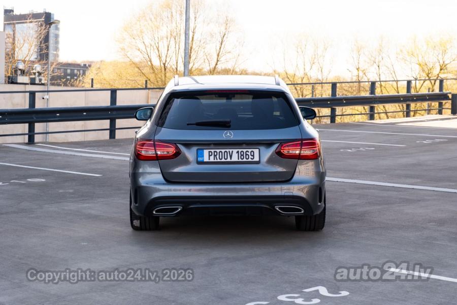 Grey Mercedes-Benz C-Class 2021 in Tartu, with an engine capacity of 2.00 L and mileage of 259 thousand km for 18499 €, photo 7 on AUTOMOTO.COM.LV