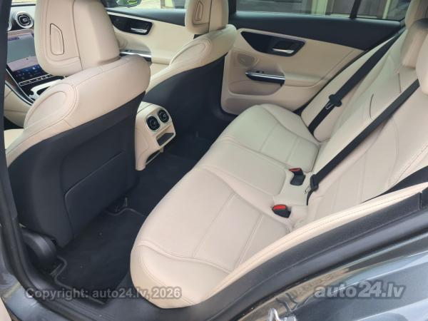 Pelēks Mercedes-Benz C-Class 2023 Tallina, ar dzinēja tilpumu 2.00 L un nobraukumu 59 tūkst. km par 30900 €, foto 10 vietnē AUTOMOTO.COM.LV