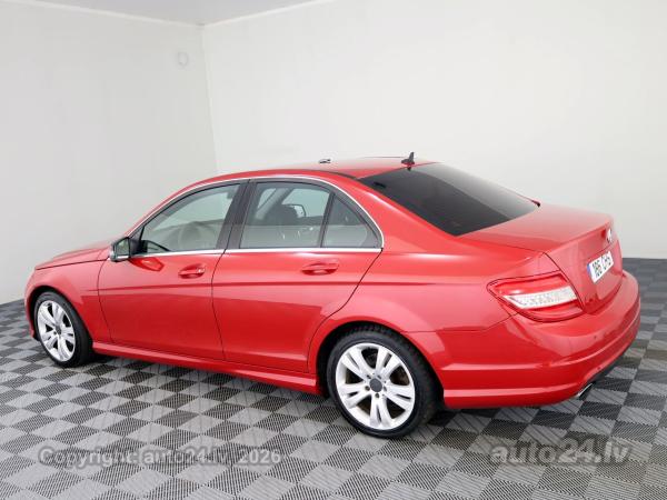 Red Mercedes-Benz C-Class 2008 in Tallinn, with an engine capacity of 2.10 L and mileage of 278 thousand km for 3499 €, photo 5 on AUTOMOTO.COM.LV