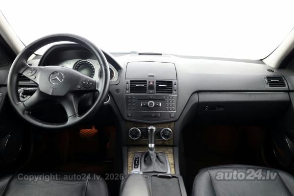 Red Mercedes-Benz C-Class 2008 in Tallinn, with an engine capacity of 2.10 L and mileage of 278 thousand km for 3499 €, photo 6 on AUTOMOTO.COM.LV