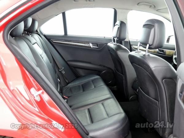 Red Mercedes-Benz C-Class 2008 in Tallinn, with an engine capacity of 2.10 L and mileage of 278 thousand km for 3499 €, photo 8 on AUTOMOTO.COM.LV