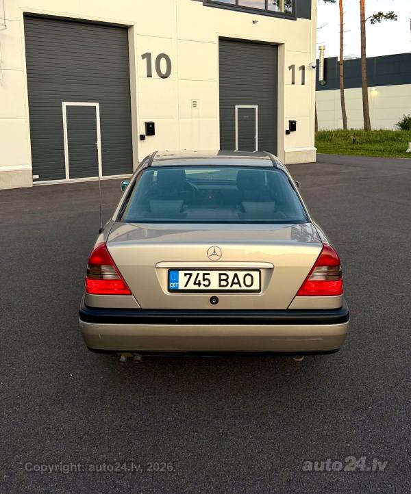 Mercedes-Benz C-Class 1996 in Tallinn, with an engine capacity of 2.20 L and mileage of 220 thousand km for 2699 €, photo 10 on AUTOMOTO.COM.LV