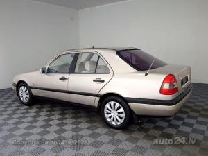 Mercedes-Benz C-Class 1997 Tallina, ar dzinēja tilpumu 2.30 L un nobraukumu 121 tūkst. km par 699 €, foto 4 vietnē AUTOMOTO.COM.LV