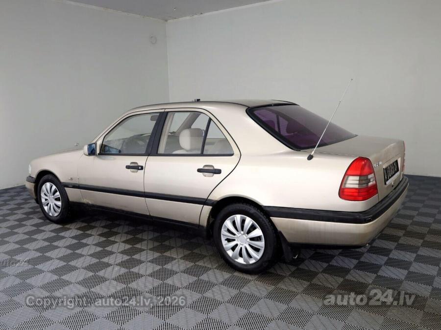 Mercedes-Benz C-Class 1997 Tallina, ar dzinēja tilpumu 2.30 L un nobraukumu 121 tūkst. km par 699 €, foto 4 vietnē AUTOMOTO.COM.LV