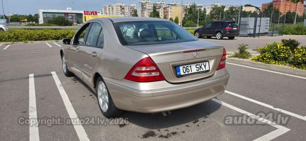 Mercedes-Benz C-Class 2000 Tallina, ar dzinēja tilpumu 2.00 L un nobraukumu 240 tūkst. km par 800 €, foto 7 vietnē AUTOMOTO.COM.LV