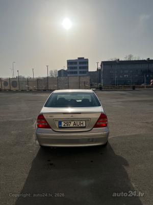 Mercedes-Benz C-Class 2002 Tallina, ar dzinēja tilpumu 2.00 L un nobraukumu 108 tūkst. km par 1350 €, foto 4 vietnē AUTOMOTO.COM.LV