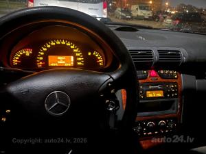Mercedes-Benz C-Class 2002 Tallina, ar dzinēja tilpumu 2.00 L un nobraukumu 108 tūkst. km par 1350 €, foto 14 vietnē AUTOMOTO.COM.LV