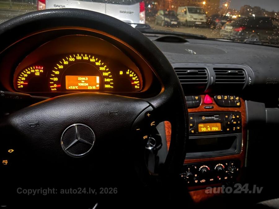 Mercedes-Benz C-Class 2002 Tallina, ar dzinēja tilpumu 2.00 L un nobraukumu 108 tūkst. km par 1350 €, foto 14 vietnē AUTOMOTO.COM.LV