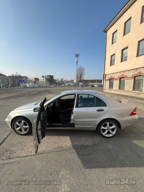 Mercedes-Benz C-Class 2002 in Tallinn, with an engine capacity of 2.00 L and mileage of 108 thousand km for 1350 €, photo 2 on AUTOMOTO.COM.LV